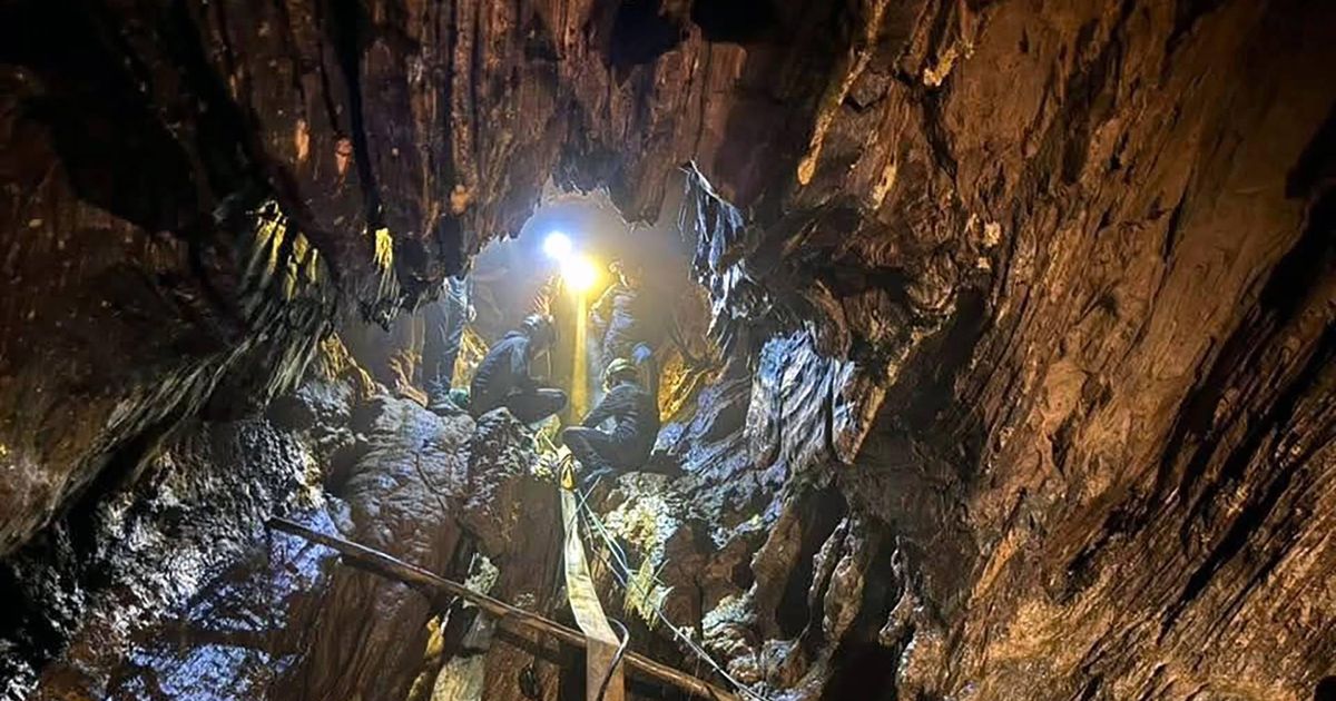 Grote reddingsactie in Italiaanse grot voor vastzittende man