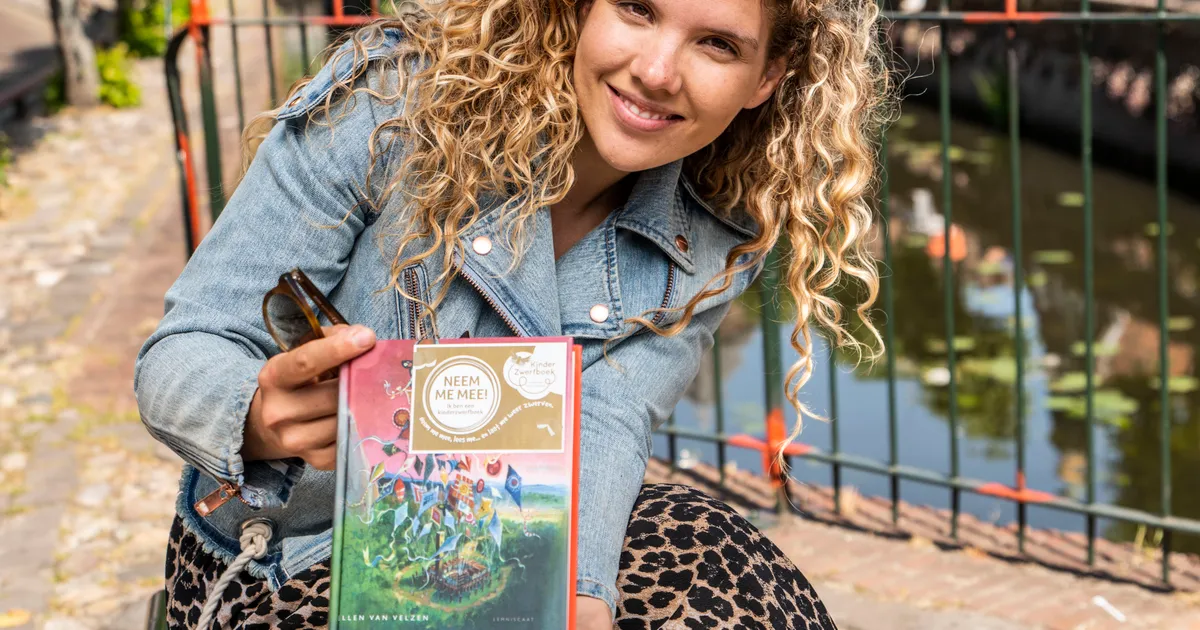 Kinderboeken met gouden zwerfsticker zwerven door Nederland