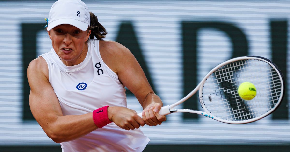 Swiatek Spotted With New Tecnifibre Racket For 2024 Australian Open