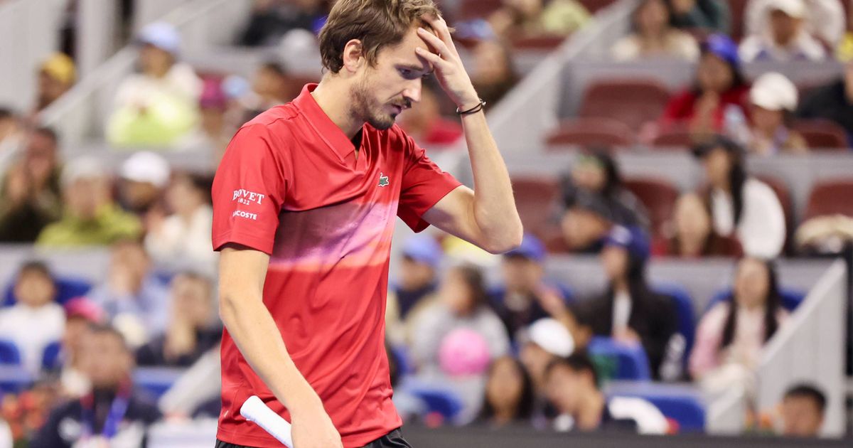 Daniil Medvedev Furiously Rants At 'Rubbish' Umpire After Receiving ...