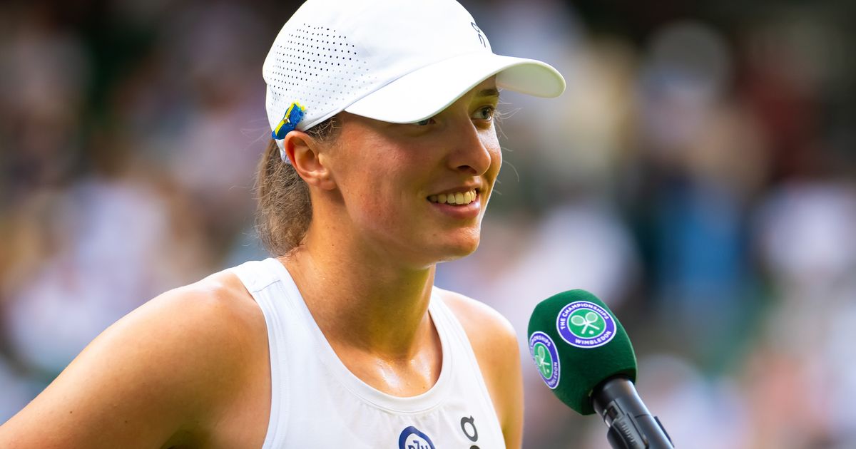 Iga Swiatek overcomes early test against Polina Kudermetova to advance ...