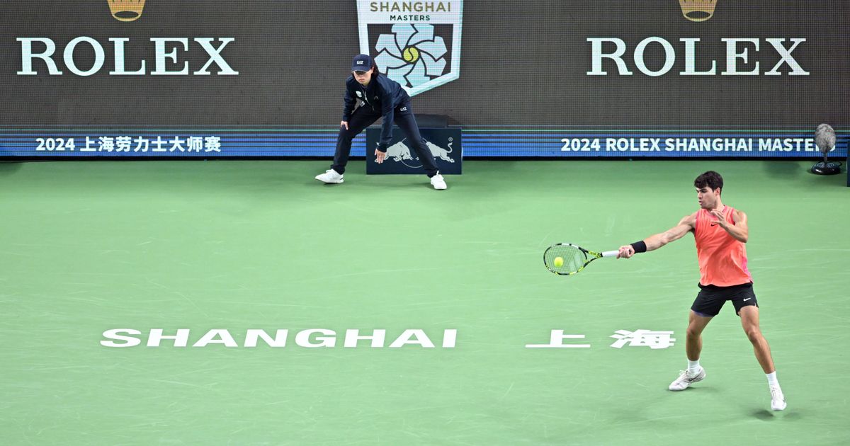 (VIDEO) 109MPH?! Carlos Alcaraz unleashes mesmerizing forehand leaving ...