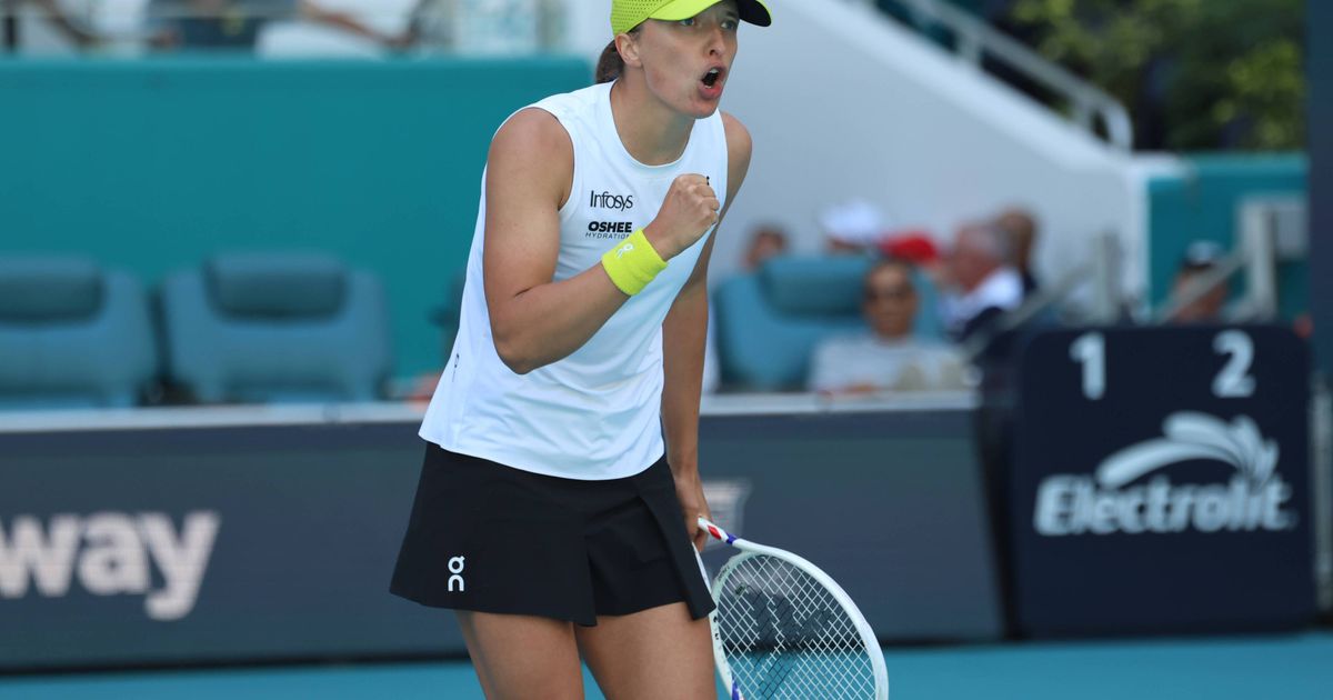 Iga Swiatek battles past Elina Svitolina in error-filled Miami clash to ...