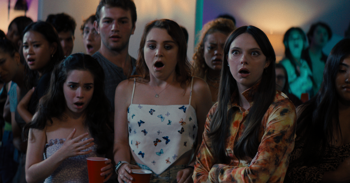 Recensie: 'Incoming' - Moderne twist op het klassieke high school ...