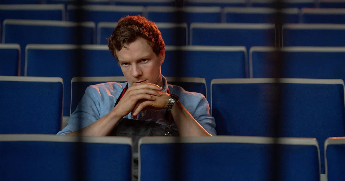 Patrick Gibson is Dexter in de nieuwe prequelserie 'Original Sin ...