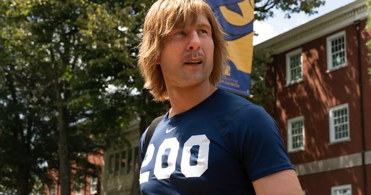 Glen Powell gaat undercover als NFL-ster in de nieuwe komedieserie ...