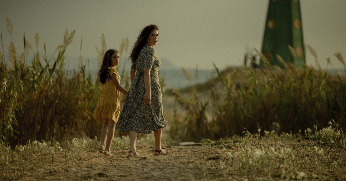 'The Sand Castle' trailer: Nieuwe Netflix-thriller over gezin vast op ...