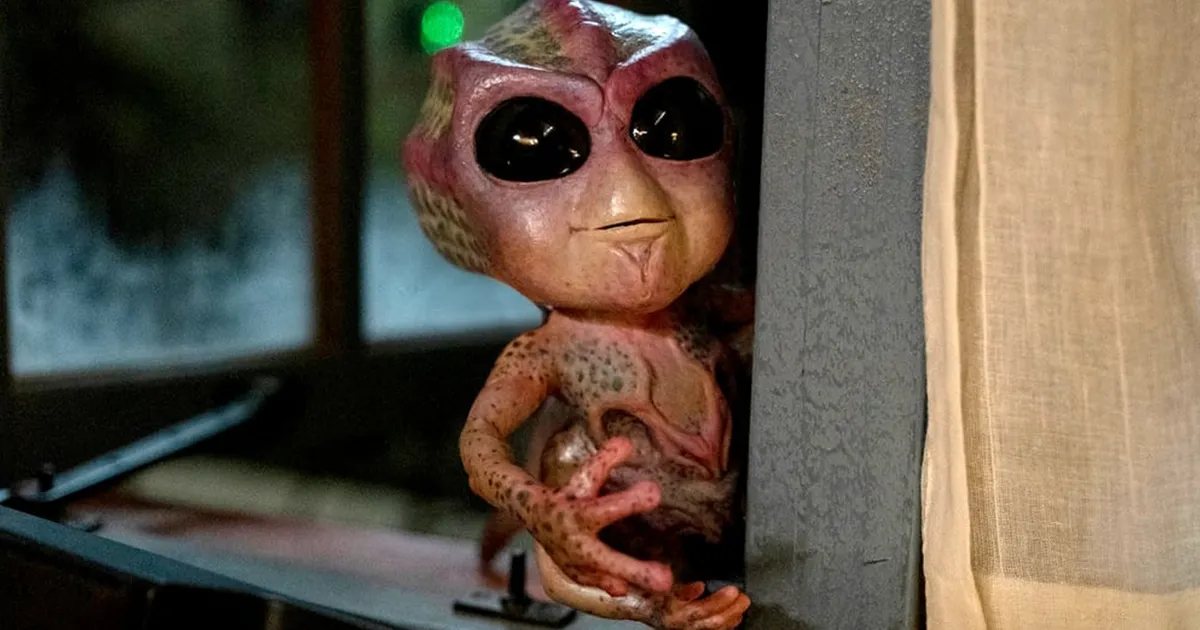 Absurde sci-fi-serie over een gestrande alien krijgt binnenkort een ...