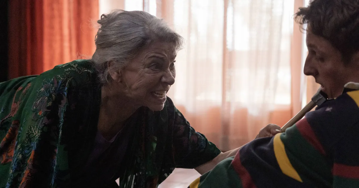 Wraakzuchtige oma zoekt verdwenen kleindochters in nieuwe Spaanse Netflix-serie 'Two Graves'