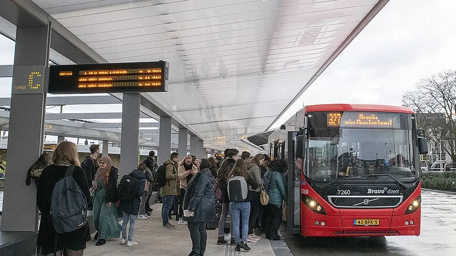 Nieuw busstation Spoorlaan geopend