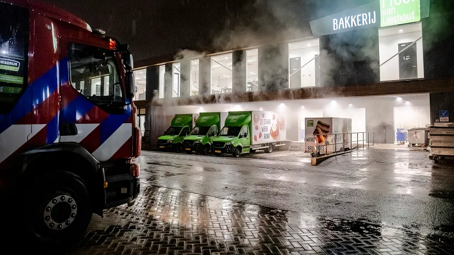Veel rook na brand in oven van bakkerij aan Jules Verneweg