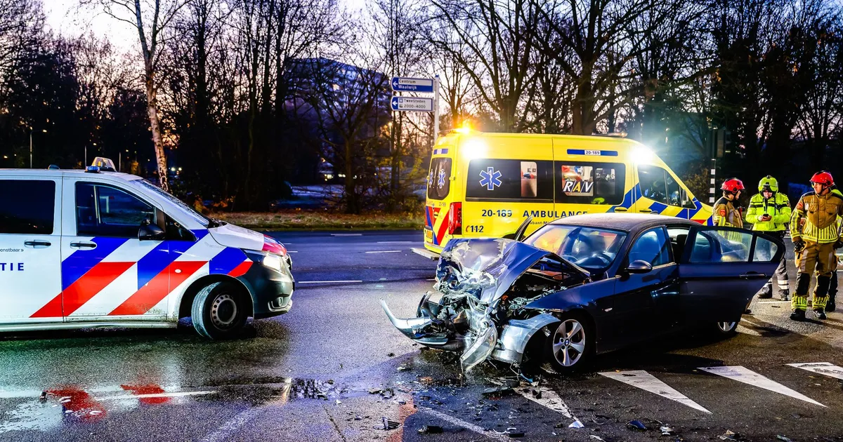 Ravage na ongeval op kruispunt, één gewonde naar ziekenhuis