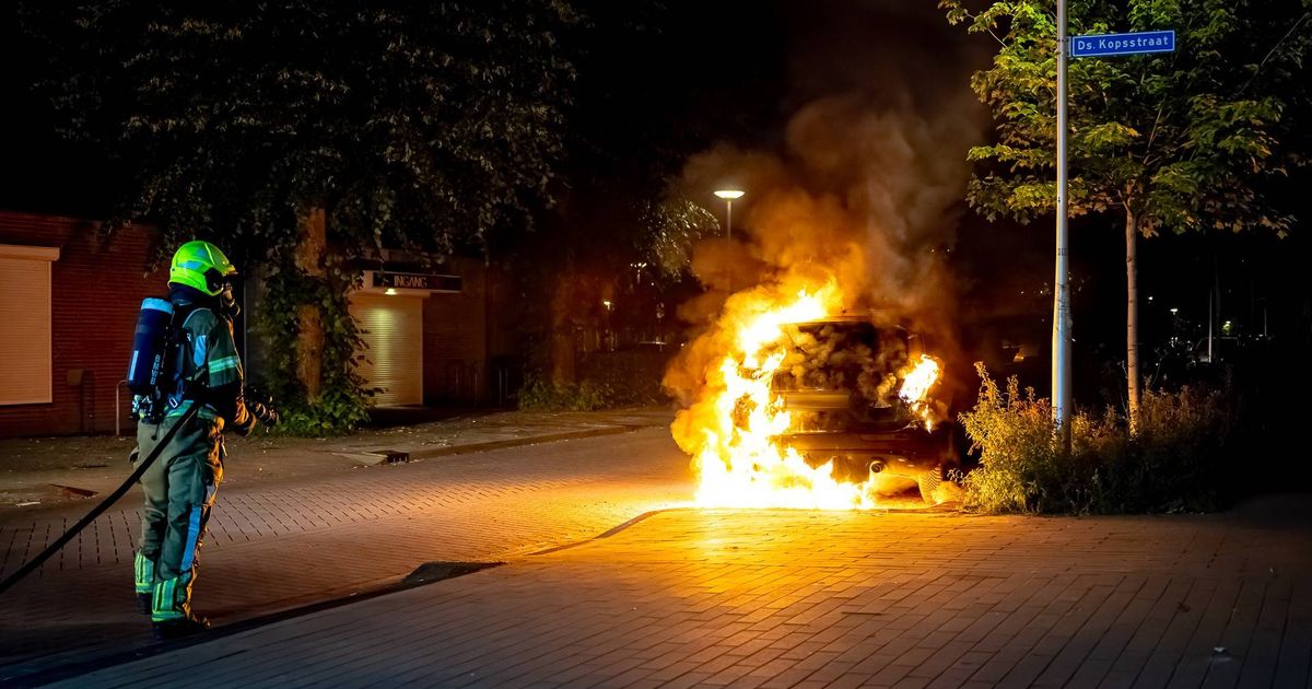 Auto uitgebrand op Pater van den Elsenplein