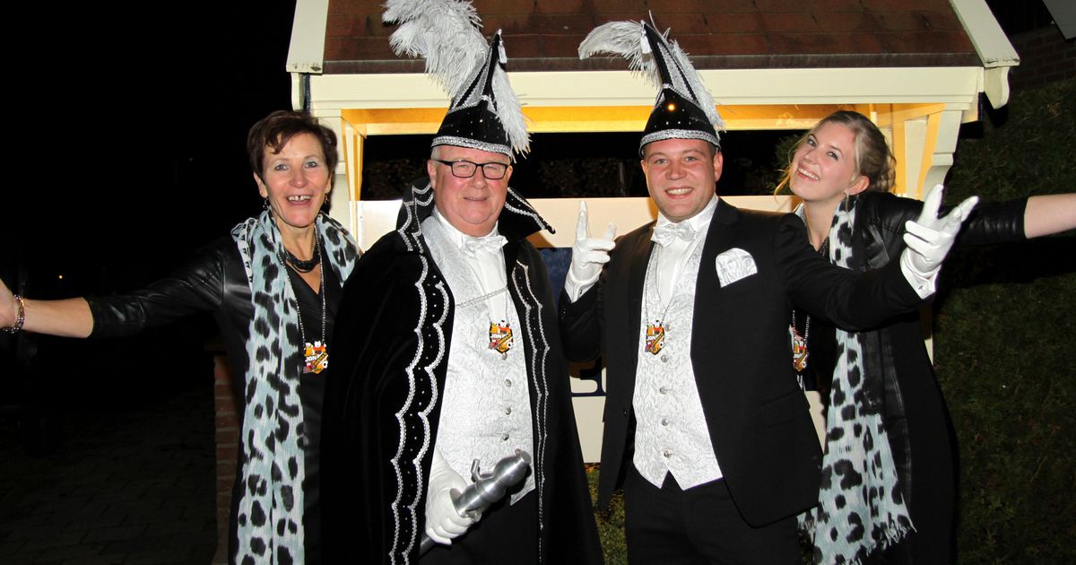 Prins Jan II en adjudant Ingmar treden aan bij de Turftrappers