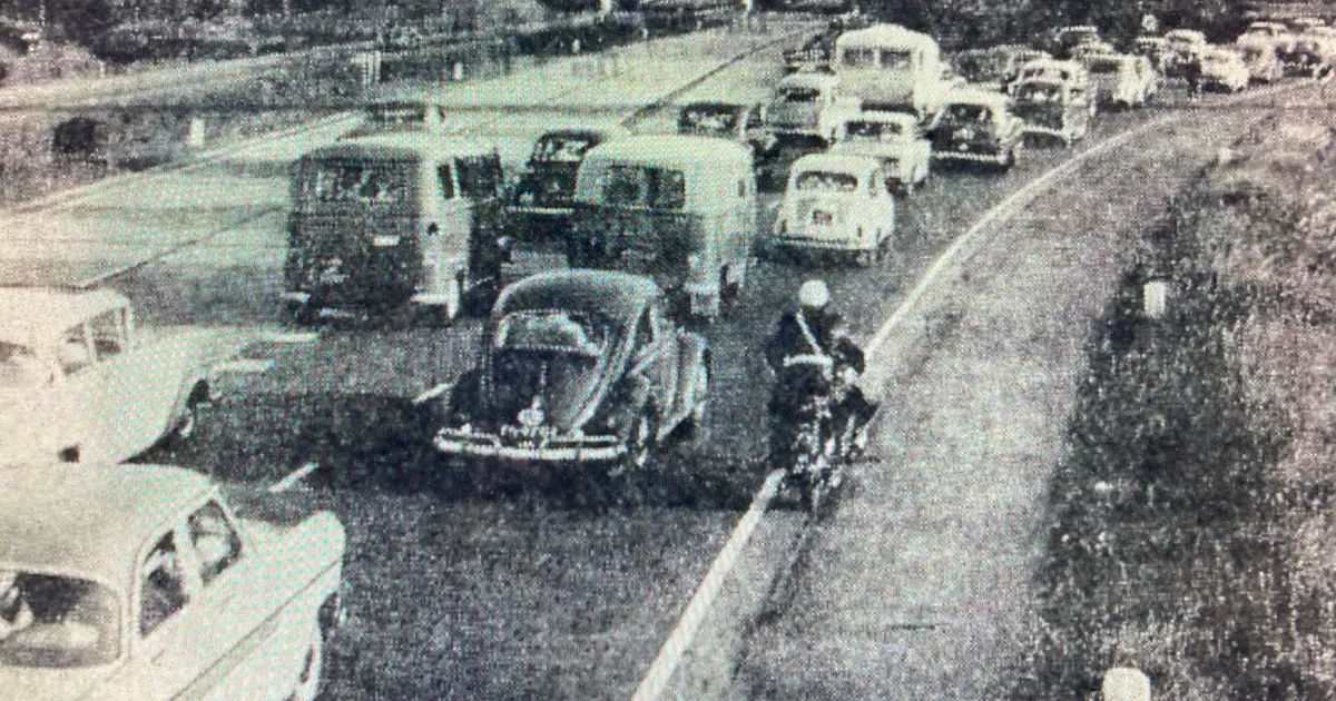 Utrecht 60 jaar terug: filevorming op verkeersplein Oudenrijn