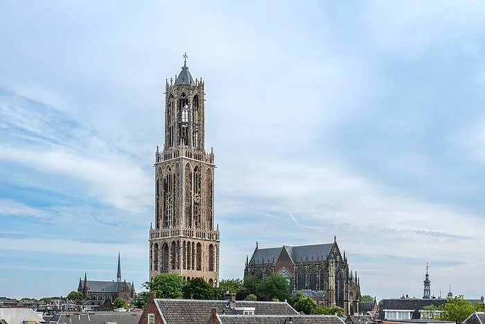 Kinderen plaatsen op 14 oktober laatste blok natuursteen terug in Domtoren