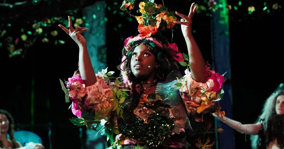 Utrechtse Nayobé en Josine schitteren in Sneeuwwitje de musical, terug ...