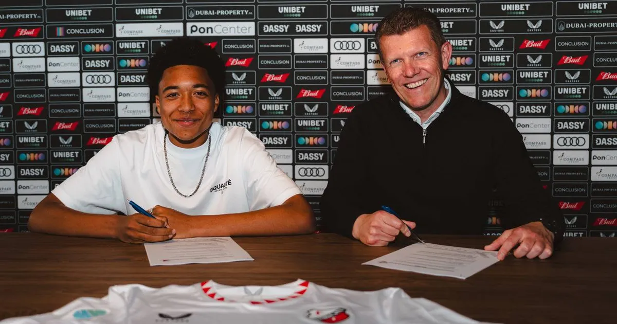 Levi Knebel tekent eerste profcontract bij FC Utrecht