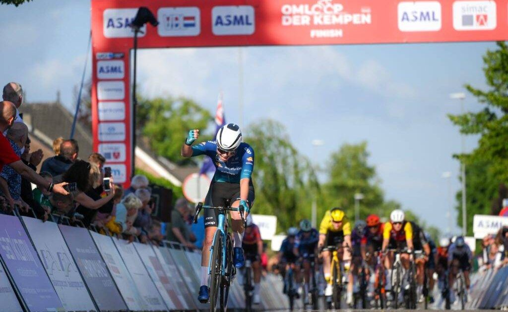 April Tracy verrast sprinters en wint Simac Omloop der Kempen Ladies