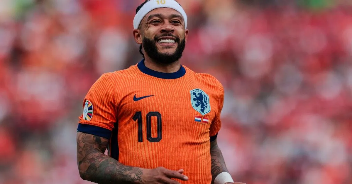 'Memphis Depay verrast iedereen met bedenkelijke nieuwe club'