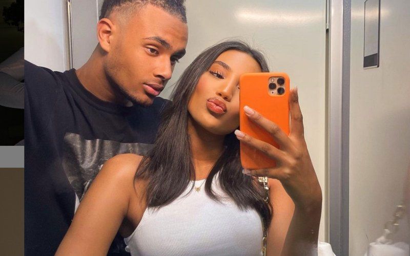 Joshua Zirkzee blaast fans omver met sexy vriendin Celina in lingerie
