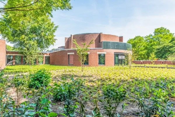 Crematorium Maaslanden in Nieuwkuijk heropent na verbouwing en uitbreiding