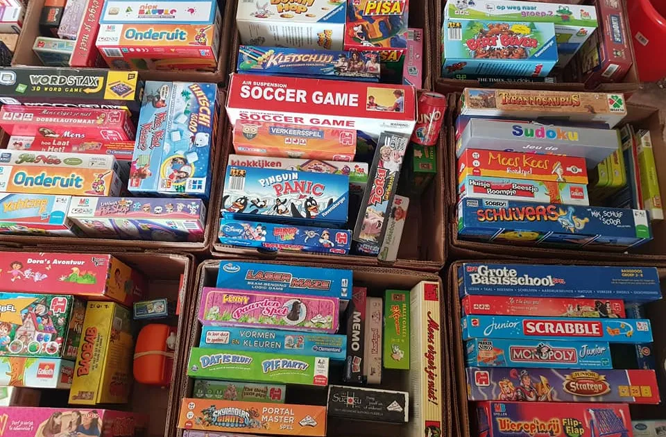 Speelgoedbank Waalwijk verkoopt spellen bij PLUS Stephan van Engelen op zaterdag 29 oktober