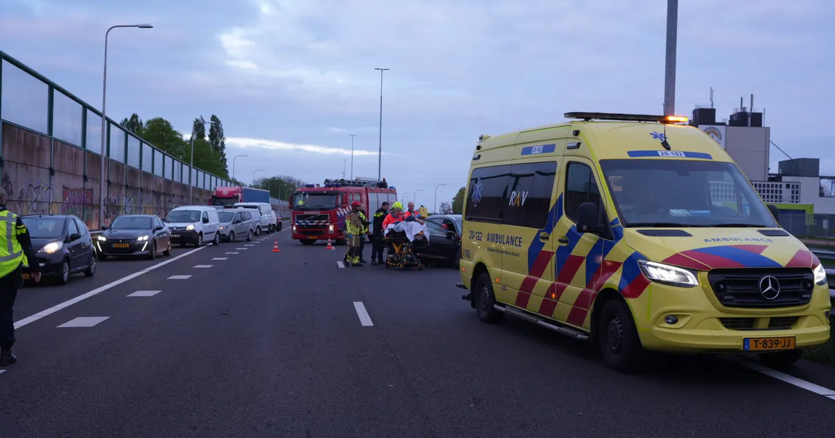 Ongeval A59 bij Waalwijk, een persoon ernstig gewond