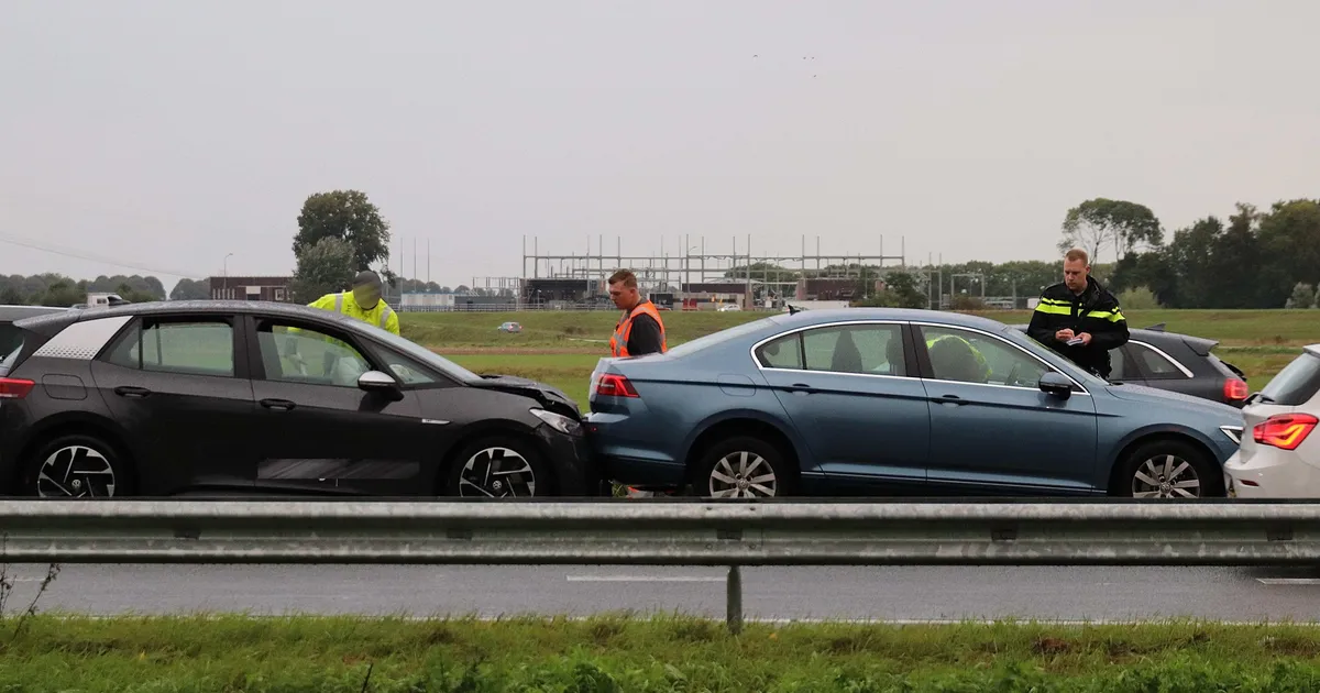 Flinke file door ongeval op de A59 bij Waalwijk
