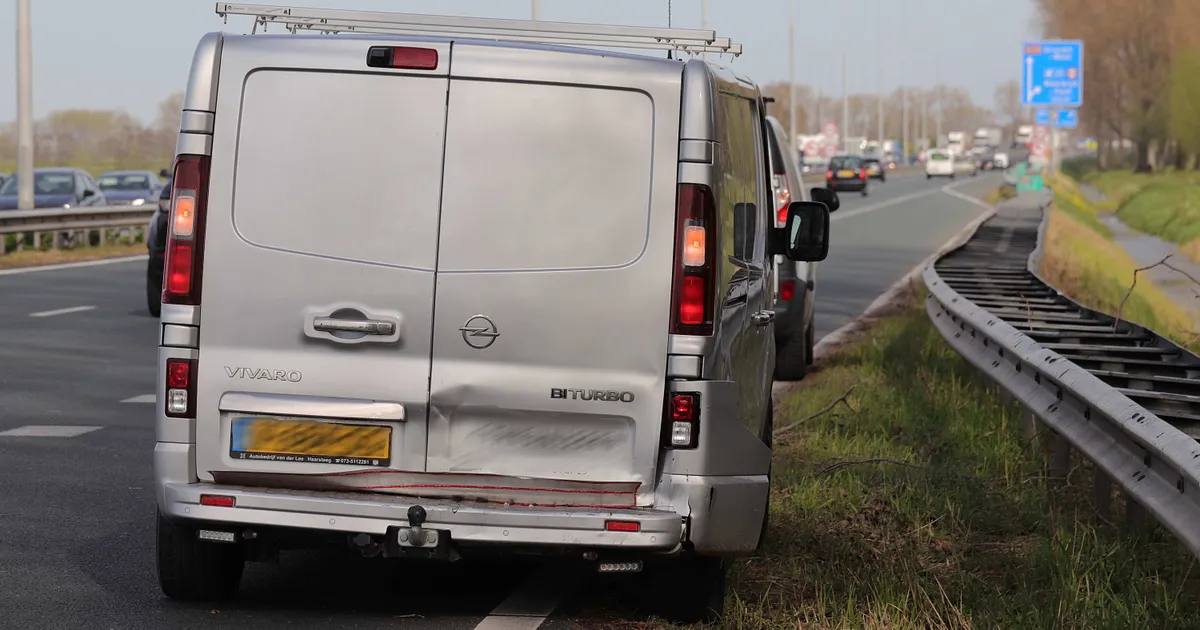 Flinke file door ongeval op de A59 bij Waalwijk