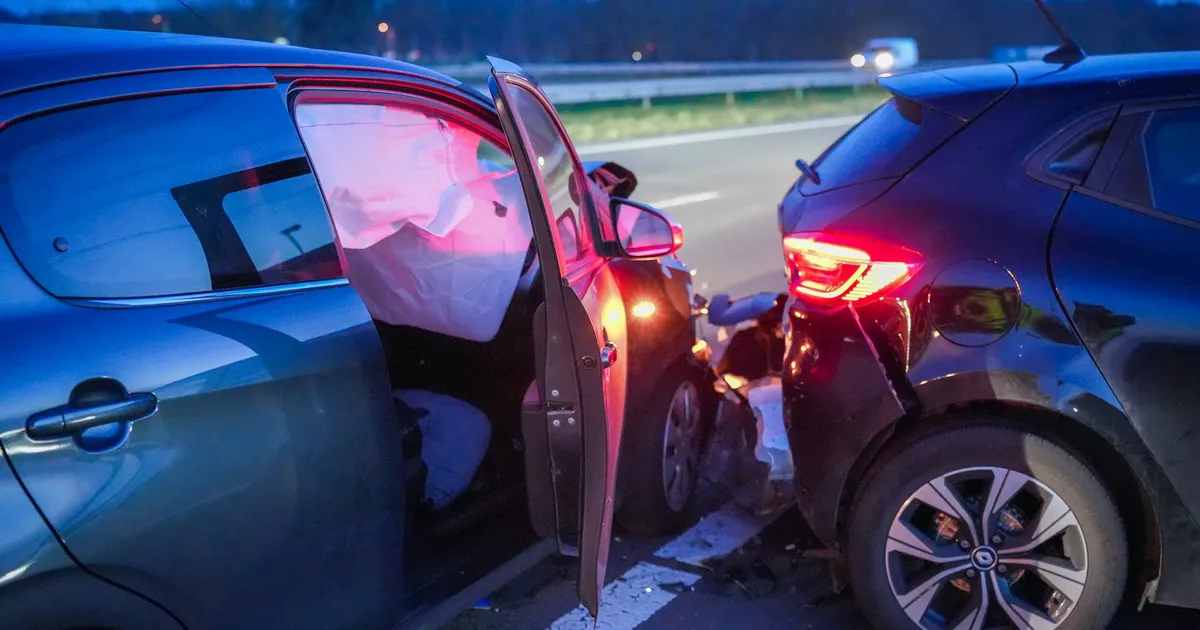 Auto's zwaar beschadigd na ongeval op N261 bij Loon op Zand