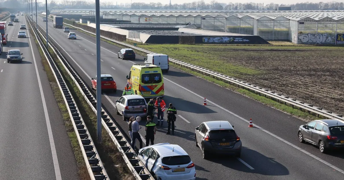 File op A59 na botsing tussen drie auto's bij Drunen