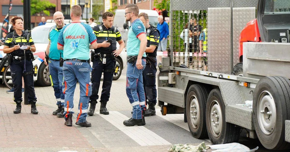 Kindje zwaargewond na aanrijding op zebrapad in Wijk en Aalburg