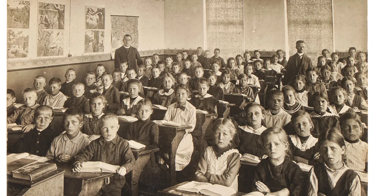 Actiegroep: Leraar mag niet groeten met 'jongens en meisjes'