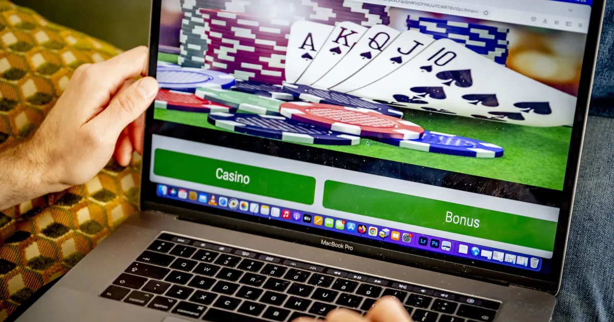 Nieuwe trend: kinderen gokken illegaal online in de klas en in de pauzes