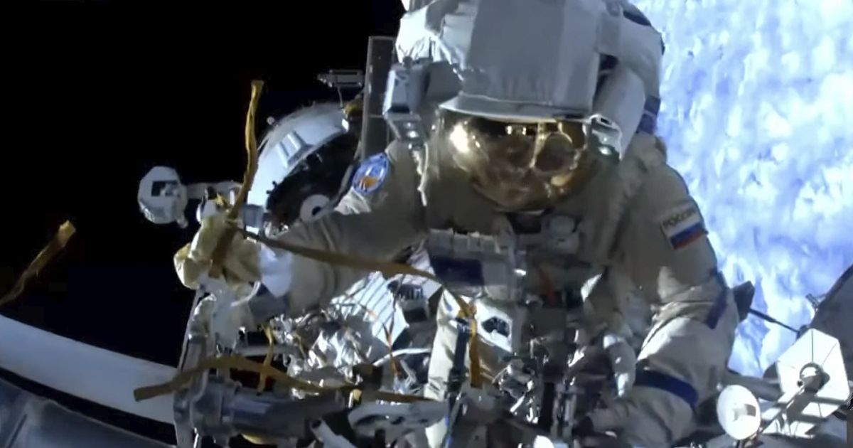 Oeps: astronauten laten tas achter in de ruimte. En die kun je zien met ...