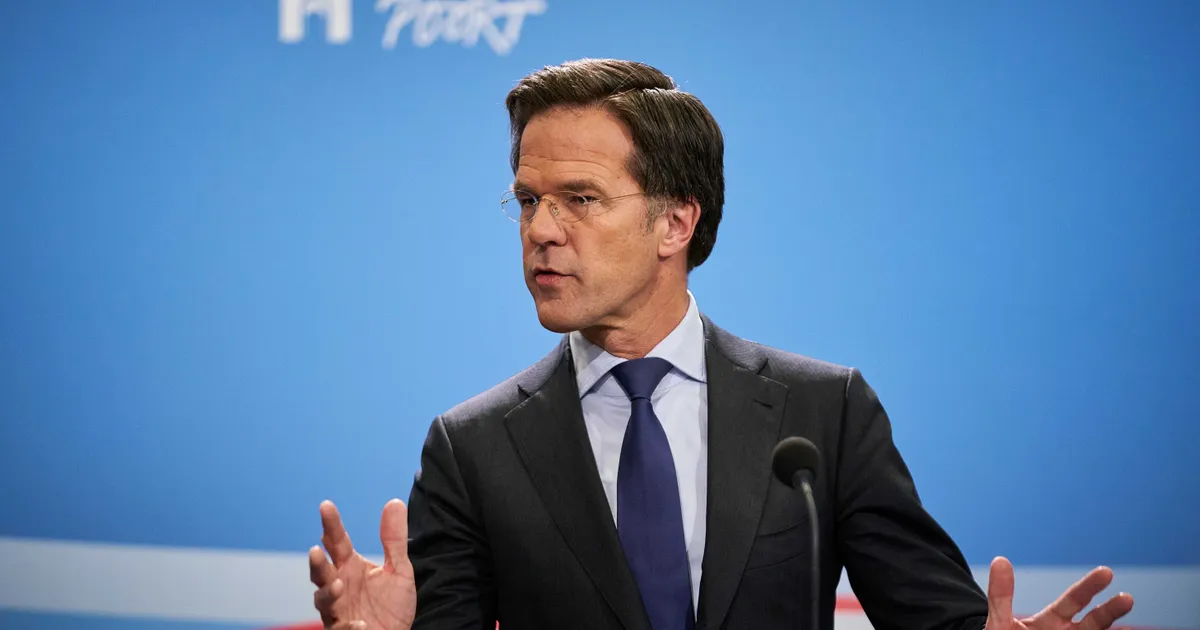 Rutte: "Belangrijkste: met een snotneus blijf je thuis"