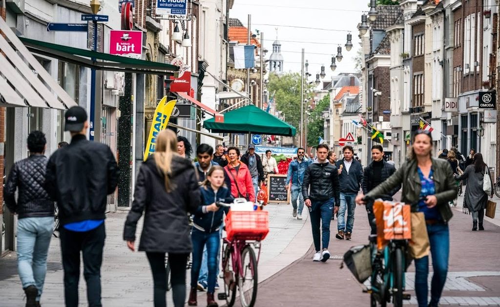Veel mensen toch naar buiten met symptomen coronavirus
