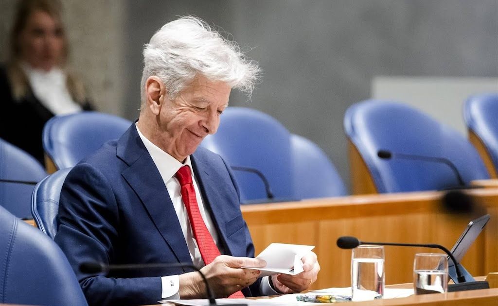 Plasterk zegt dat geen moment is onderhandeld over de grondwet