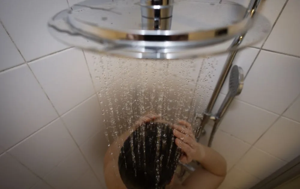 Twee keer per dag douchen? Dat is echt niet goed voor je