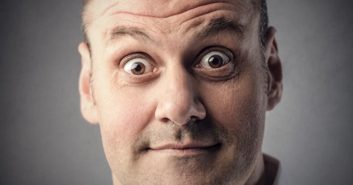 Waarom mannen vaak raar gaan doen als ze een mooie vrouw ontmoeten