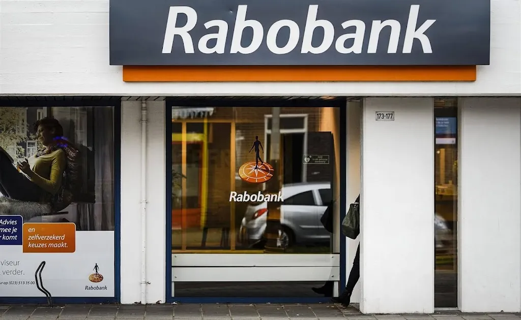 Rabobank nieuwe huisbankier fiscus, Douane blijft klant ING