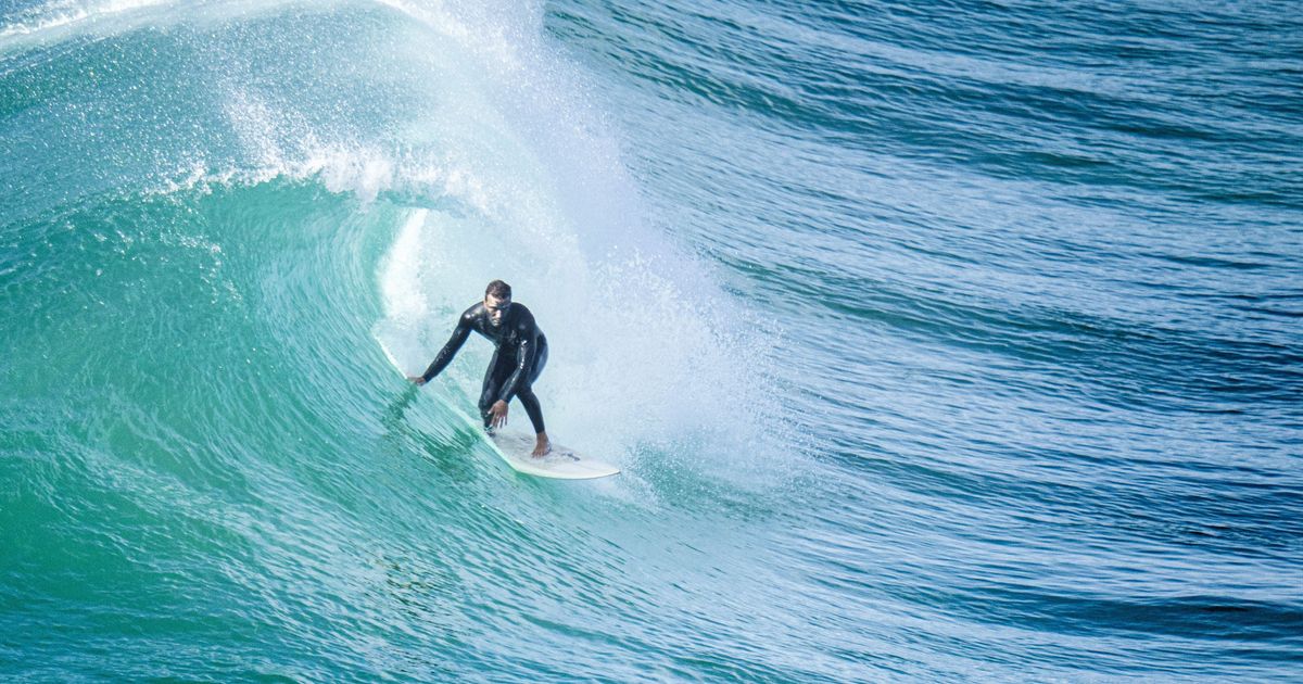 Spectaculaire beelden: surfer bedwingt mogelijk hoogste golf ooit