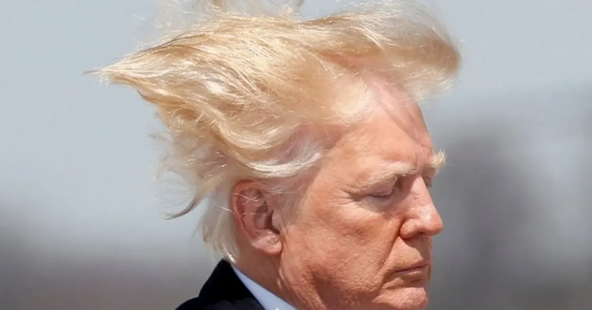 Trump verhoogt waterdruk douche om zijn 'mooie haar' te verzorgen