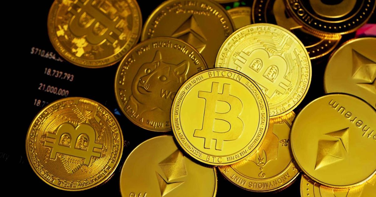 Bitcoin en Ether kopen versus kiezen voor alternatieve munten medio 2025