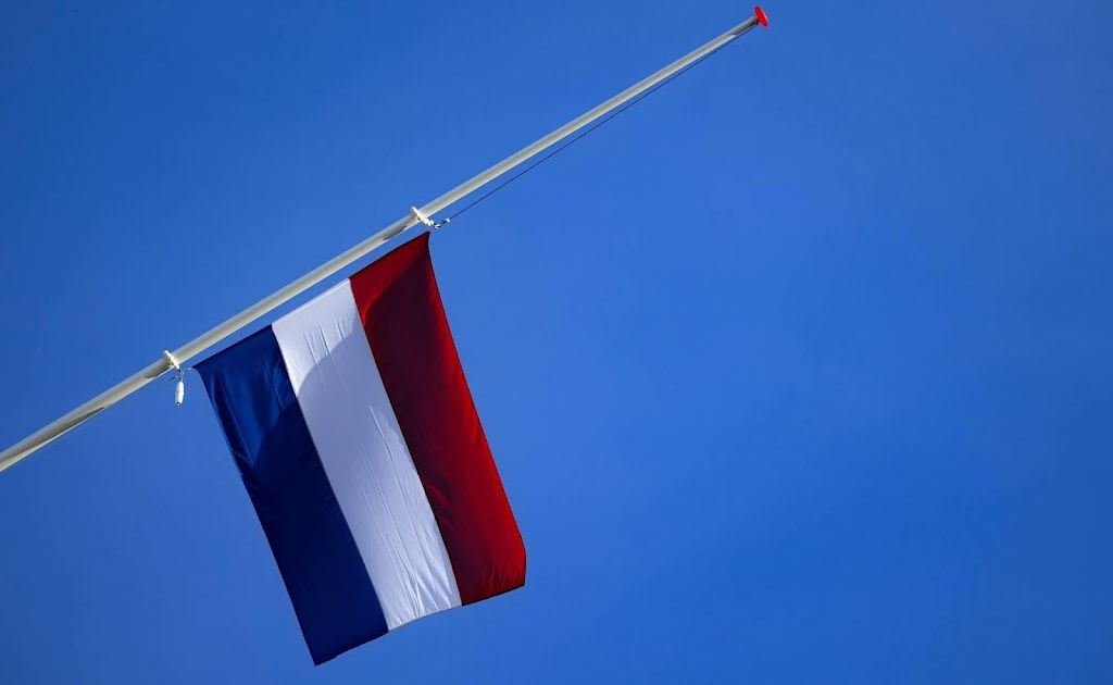 Vlag halfstok op politiebureaus voor omgekomen motoragent