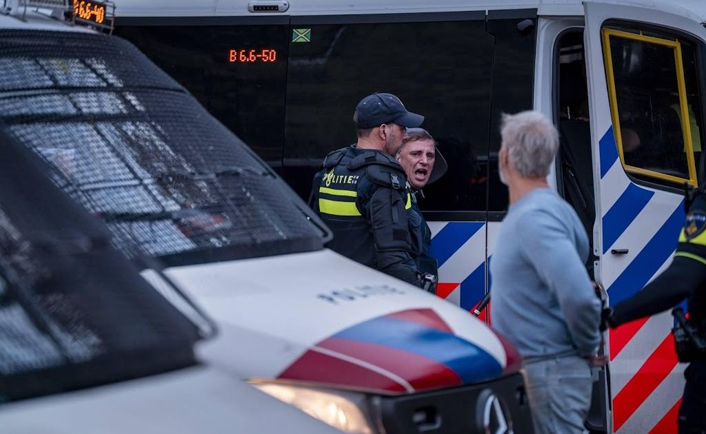Politie hield bij rellen Den Haag 37 mensen aan, 4 agenten gewond