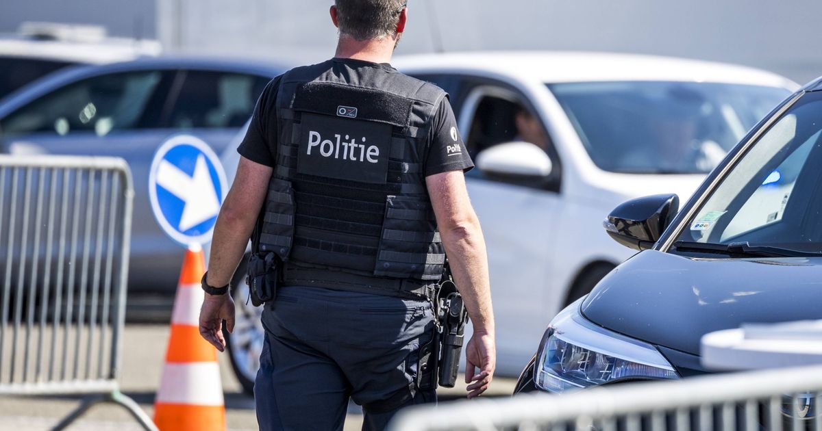 Twee Belgische agenten snuiven en slikken voor verkeerscontrole ...