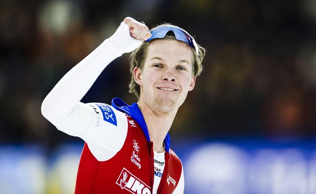 Schaatser Van de Bunt stunt met zege op 5000 meter op OKT
