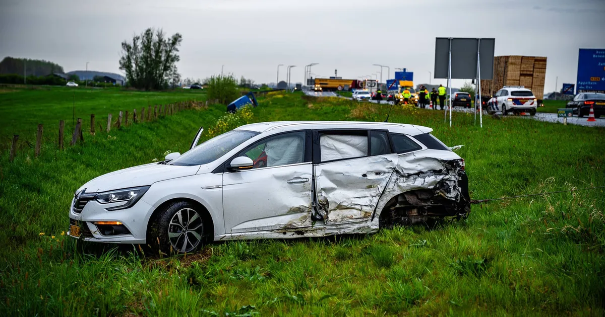 Frontale Botsing op de N322 bij Puiflijk Zorgt voor Tijdelijke Afsluiting